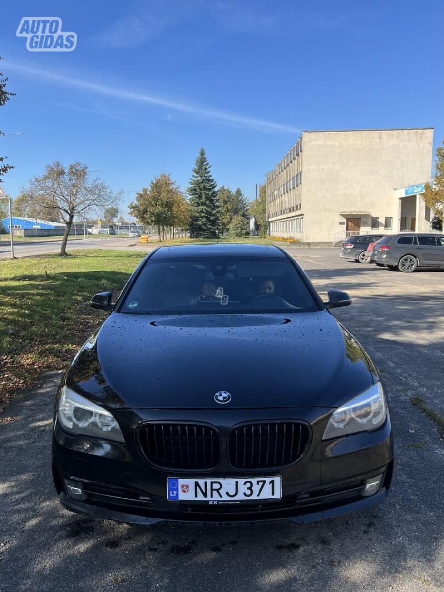 BMW 730 2015 in Pakruojis, with an engine capacity of 3.00 L and mileage of 303 thousand km for 145000 €, photo 4 on AUTOMOTO.COM.LV
