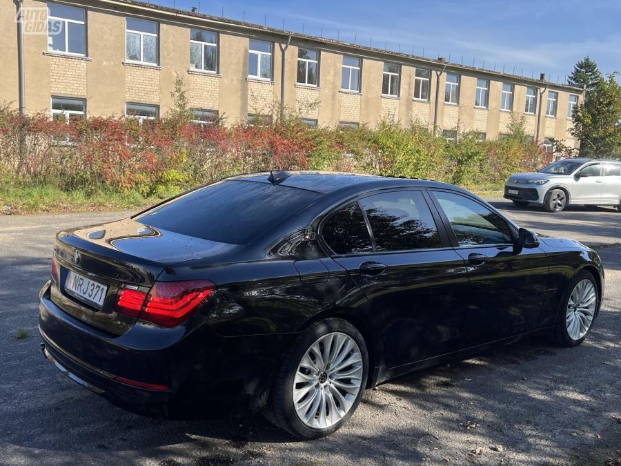 BMW 730 2015 in Pakruojis, with an engine capacity of 3.00 L and mileage of 303 thousand km for 145000 €, photo 5 on AUTOMOTO.COM.LV