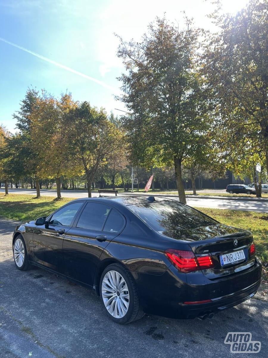 BMW 730 2015 in Pakruojis, with an engine capacity of 3.00 L and mileage of 303 thousand km for 145000 €, photo 7 on AUTOMOTO.COM.LV
