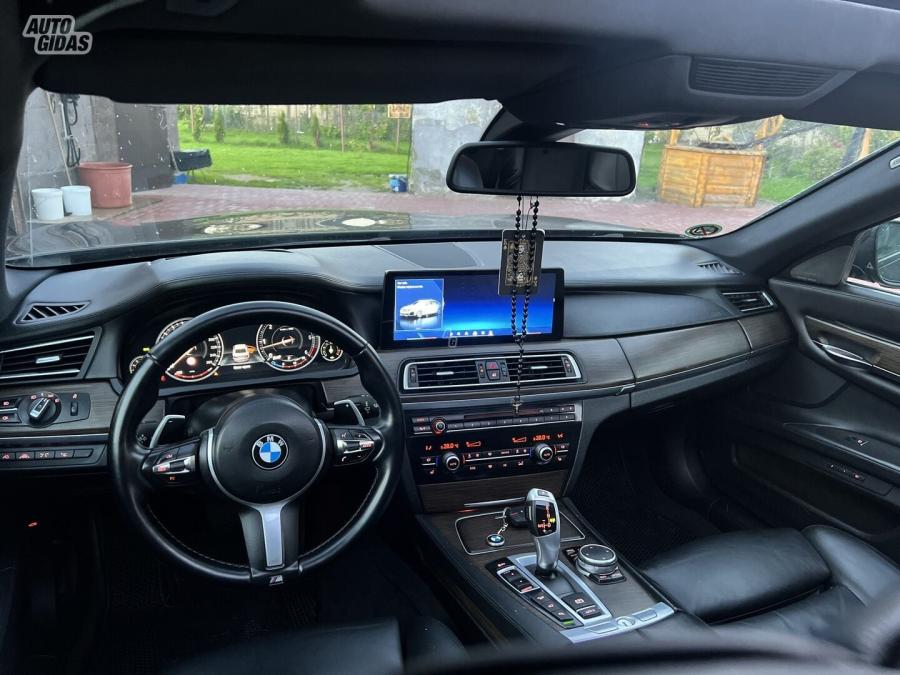 BMW 730 2015 in Pakruojis, with an engine capacity of 3.00 L and mileage of 303 thousand km for 145000 €, photo 14 on AUTOMOTO.COM.LV