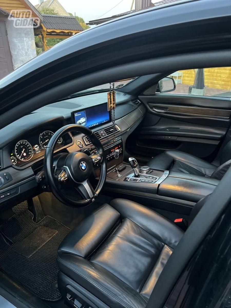 BMW 730 2015 in Pakruojis, with an engine capacity of 3.00 L and mileage of 303 thousand km for 145000 €, photo 15 on AUTOMOTO.COM.LV