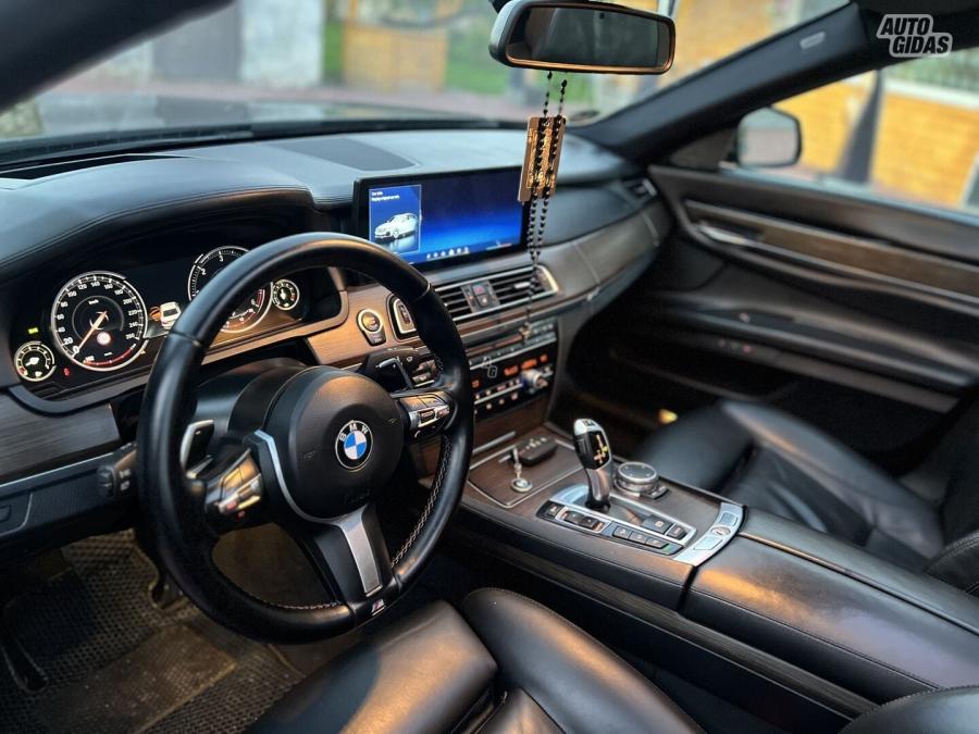 BMW 730 2015 in Pakruojis, with an engine capacity of 3.00 L and mileage of 303 thousand km for 145000 €, photo 16 on AUTOMOTO.COM.LV
