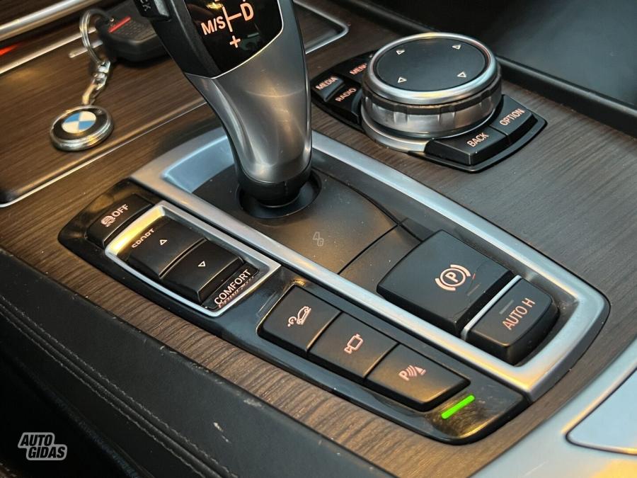 BMW 730 2015 in Pakruojis, with an engine capacity of 3.00 L and mileage of 303 thousand km for 145000 €, photo 24 on AUTOMOTO.COM.LV