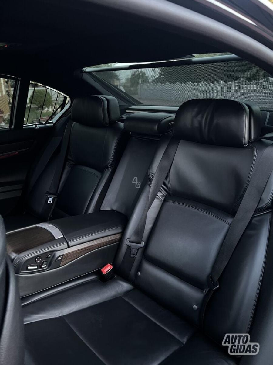 BMW 730 2015 in Pakruojis, with an engine capacity of 3.00 L and mileage of 303 thousand km for 145000 €, photo 29 on AUTOMOTO.COM.LV