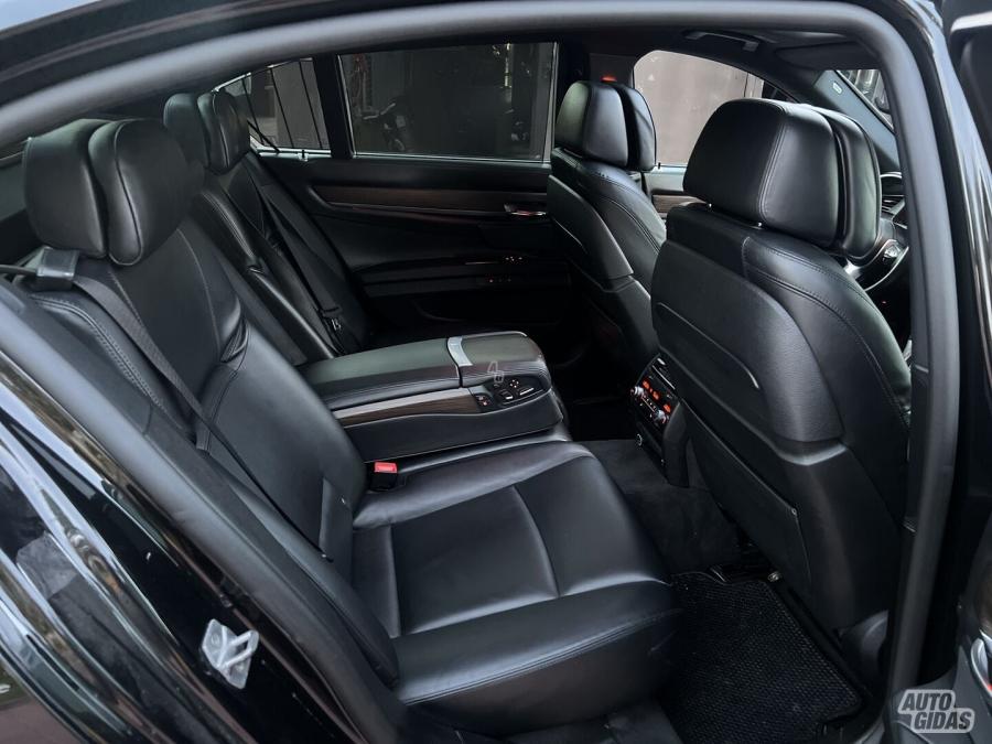 BMW 730 2015 in Pakruojis, with an engine capacity of 3.00 L and mileage of 303 thousand km for 145000 €, photo 30 on AUTOMOTO.COM.LV