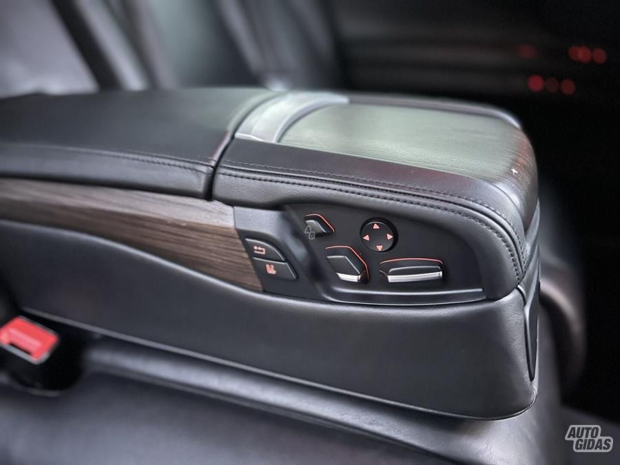BMW 730 2015 in Pakruojis, with an engine capacity of 3.00 L and mileage of 303 thousand km for 145000 €, photo 32 on AUTOMOTO.COM.LV