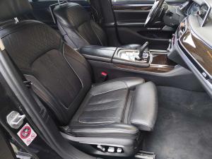 BMW 730 2016 in Kaunas, with an engine capacity of 0.00 L and mileage of 260 thousand km for 28000 €, photo 22 on AUTOMOTO.COM.LV