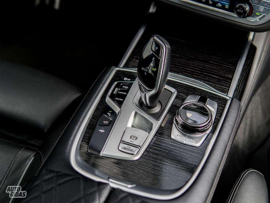 BMW 730 2020 in Marijampole, with an engine capacity of 3.00 L and mileage of 152 thousand km for 49950 €, photo 23 on AUTOMOTO.COM.LV