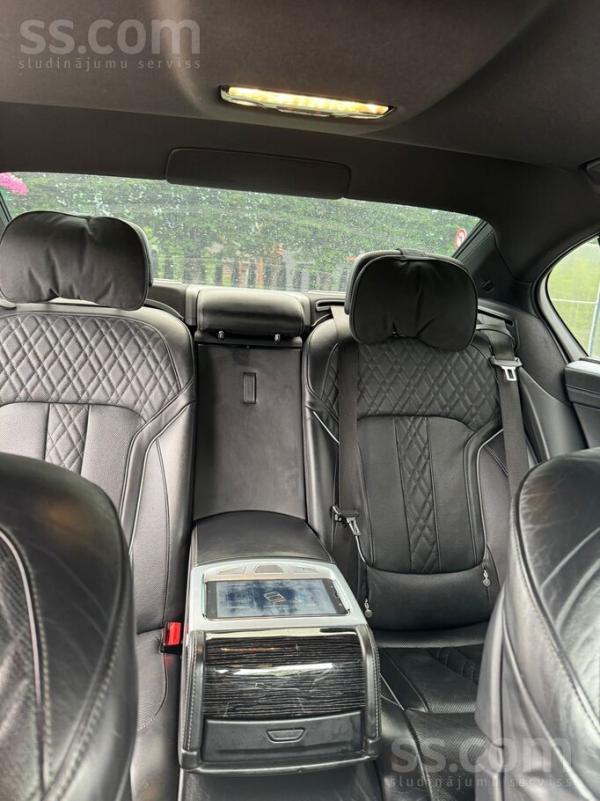 White BMW 730 2017 in Cesis, with an engine capacity of 3.00 L and mileage of 204 thousand km for 27000 €, photo 4 on AUTOMOTO.COM.LV