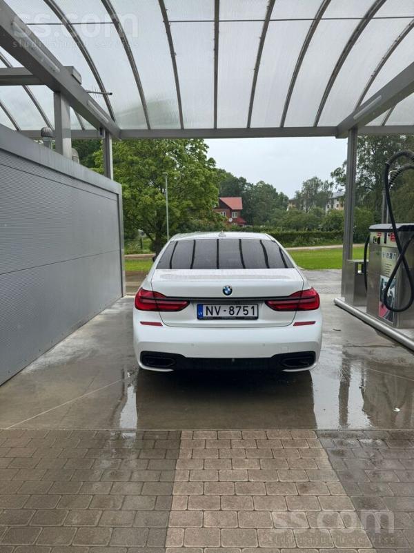 White BMW 730 2017 in Cesis, with an engine capacity of 3.00 L and mileage of 204 thousand km for 27000 €, photo 7 on AUTOMOTO.COM.LV