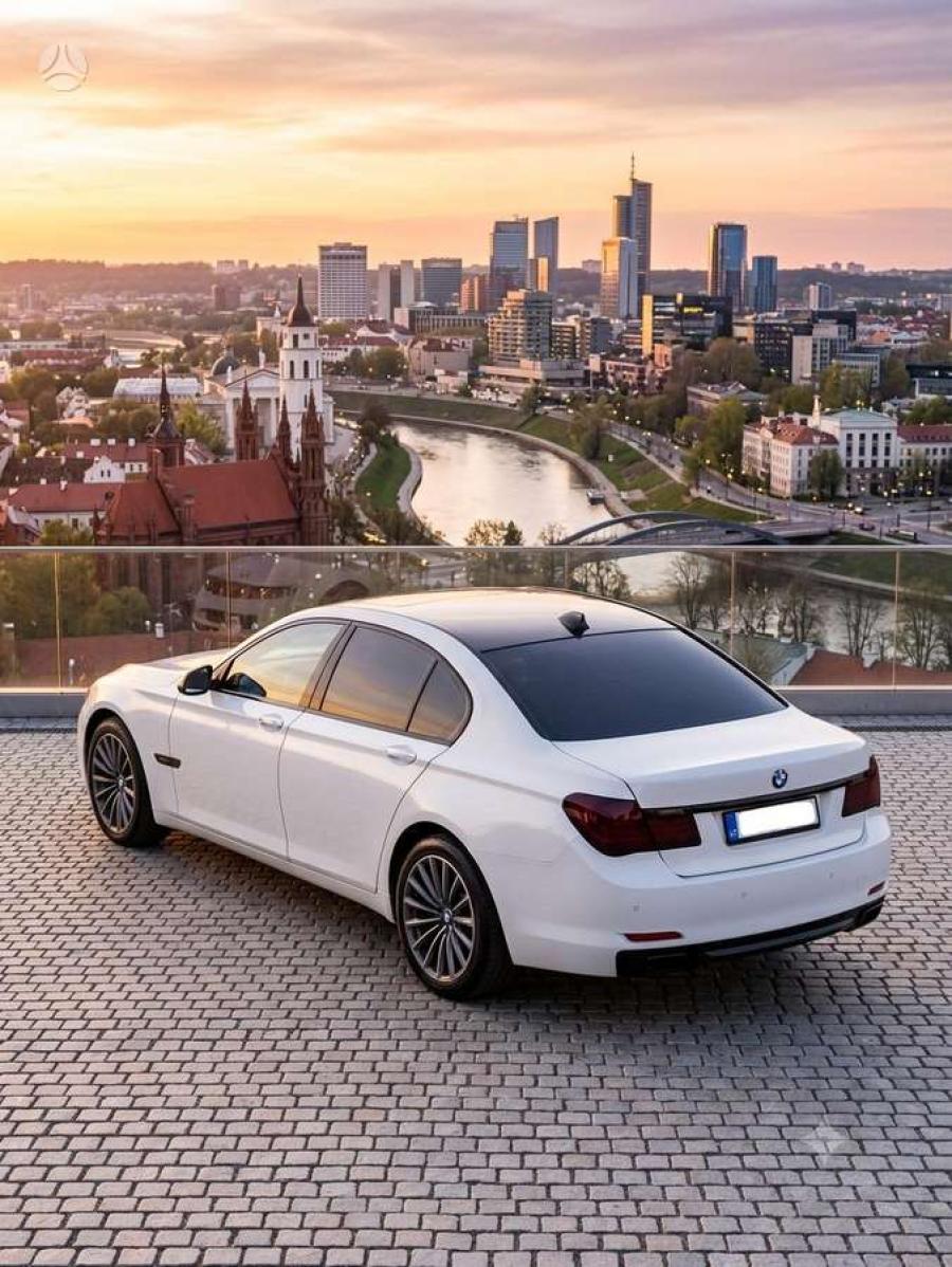 Balts BMW 730 2009 Viļņa, ar dzinēja tilpumu 2.99 L un nobraukumu 240 tūkst. km par 14228 €, foto 1 vietnē AUTOMOTO.COM.LV
