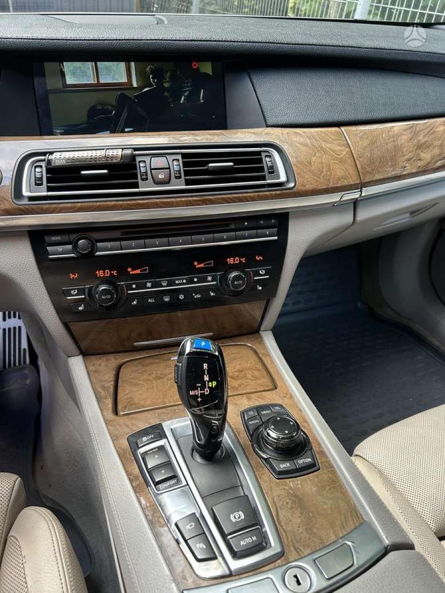 Balts BMW 730 2009 Viļņa, ar dzinēja tilpumu 2.99 L un nobraukumu 240 tūkst. km par 14228 €, foto 5 vietnē AUTOMOTO.COM.LV