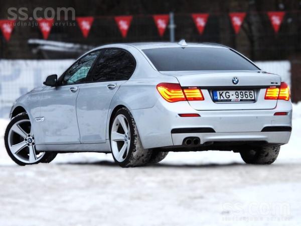 White BMW 730 2010 in Riga, with an engine capacity of 3.00 L and mileage of 377 thousand km for 10990 €, photo 5 on AUTOMOTO.COM.LV