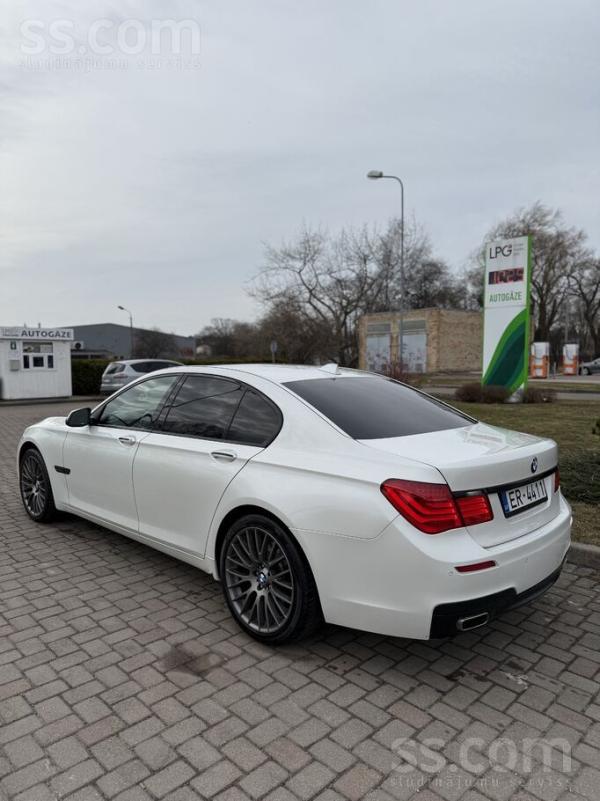Balts BMW 730 2011 Liepāja, ar dzinēja tilpumu 3.00 L un nobraukumu 355 tūkst. km par 10750 €, foto 3 vietnē AUTOMOTO.COM.LV