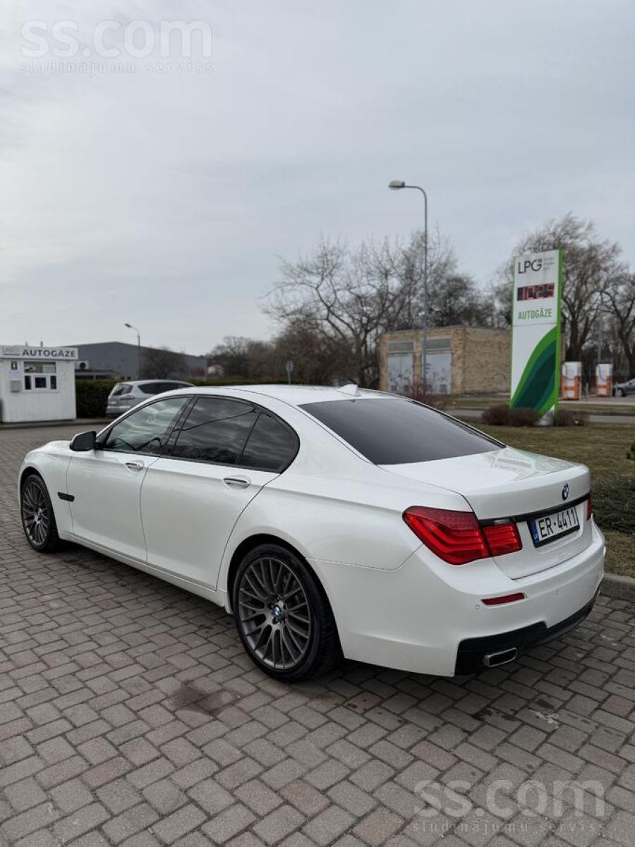 Balts BMW 730 2011 Liepāja, ar dzinēja tilpumu 3.00 L un nobraukumu 355 tūkst. km par 10750 €, foto 4 vietnē AUTOMOTO.COM.LV