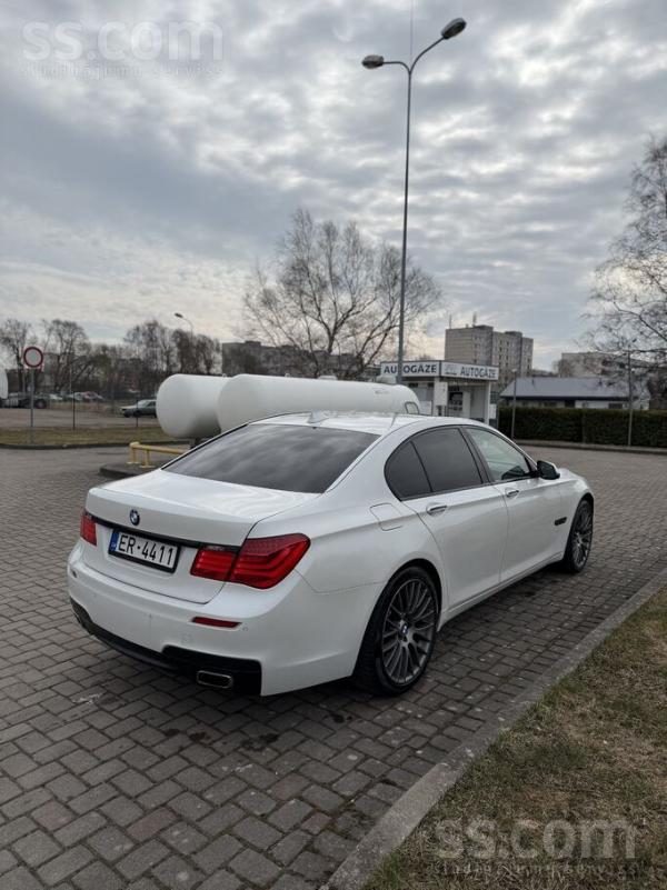 Balts BMW 730 2011 Liepāja, ar dzinēja tilpumu 3.00 L un nobraukumu 355 tūkst. km par 10750 €, foto 4 vietnē AUTOMOTO.COM.LV