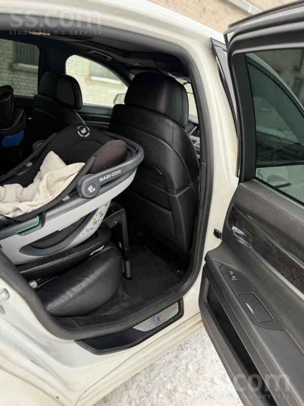 Balts BMW 730 2011 Liepāja, ar dzinēja tilpumu 3.00 L un nobraukumu 355 tūkst. km par 10750 €, foto 9 vietnē AUTOMOTO.COM.LV