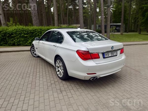 White BMW 730 2011 in Jelgava, with an engine capacity of 3.00 L and mileage of 181 thousand km for 14900 €, photo 4 on AUTOMOTO.COM.LV
