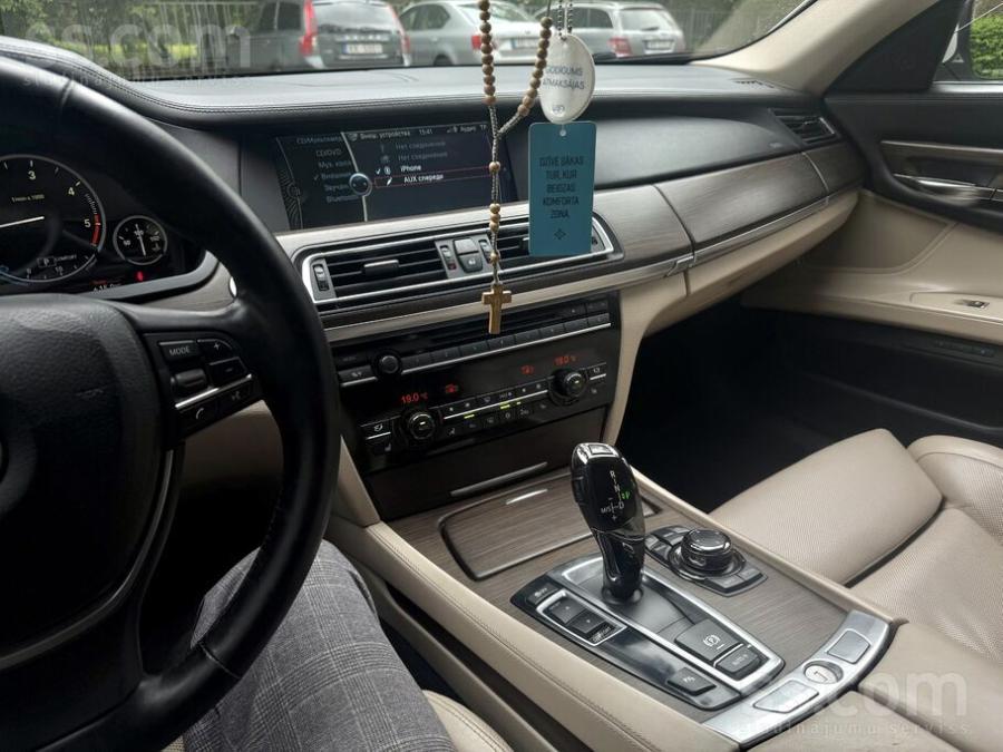 Balts BMW 730 2011 Jelgava, ar dzinēja tilpumu 3.00 L un nobraukumu 181 tūkst. km par 14900 €, foto 8 vietnē AUTOMOTO.COM.LV