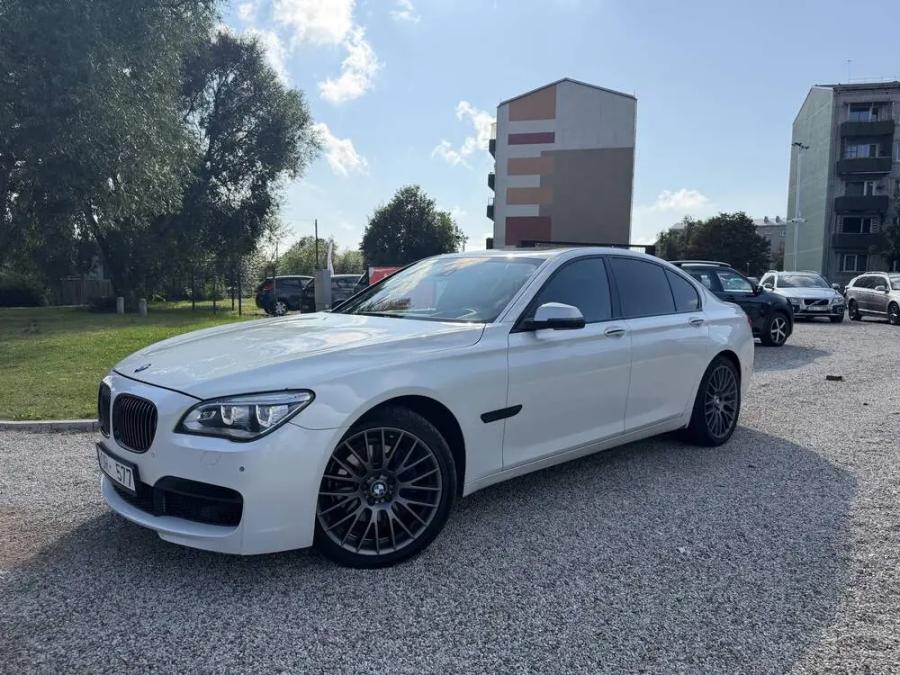 White BMW 730 2011 in Ventspils, with an engine capacity of 3.00 L and mileage of 383 thousand km for 12490 €, photo 1 on AUTOMOTO.COM.LV