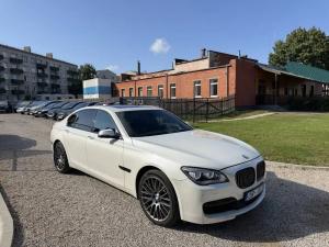 White BMW 730 2011 in Ventspils, with an engine capacity of 3.00 L and mileage of 383 thousand km for 12490 €, photo 4 on AUTOMOTO.COM.LV