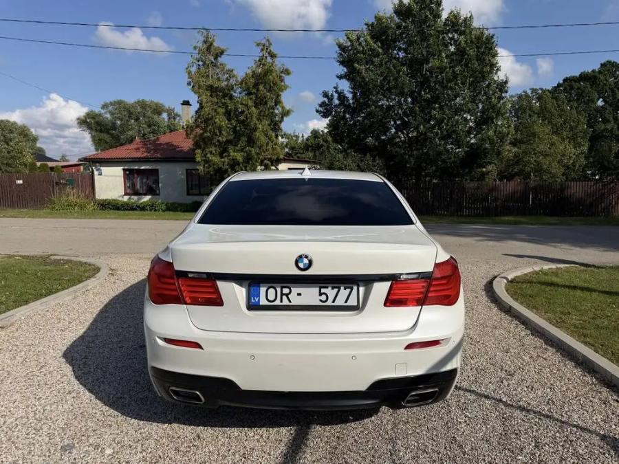 White BMW 730 2011 in Ventspils, with an engine capacity of 3.00 L and mileage of 383 thousand km for 12490 €, photo 6 on AUTOMOTO.COM.LV