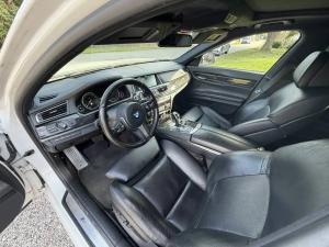 White BMW 730 2011 in Ventspils, with an engine capacity of 3.00 L and mileage of 383 thousand km for 12490 €, photo 12 on AUTOMOTO.COM.LV