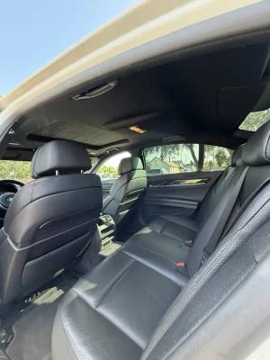 White BMW 730 2011 in Ventspils, with an engine capacity of 3.00 L and mileage of 383 thousand km for 12490 €, photo 18 on AUTOMOTO.COM.LV