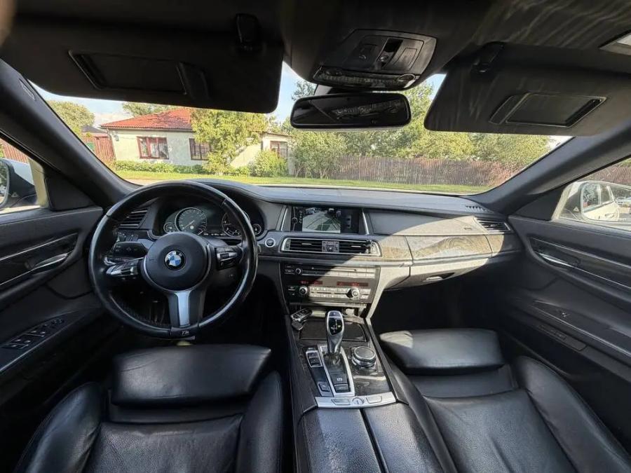 White BMW 730 2011 in Ventspils, with an engine capacity of 3.00 L and mileage of 383 thousand km for 12490 €, photo 19 on AUTOMOTO.COM.LV