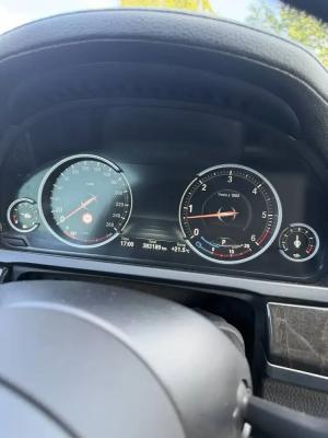 White BMW 730 2011 in Ventspils, with an engine capacity of 3.00 L and mileage of 383 thousand km for 12490 €, photo 26 on AUTOMOTO.COM.LV