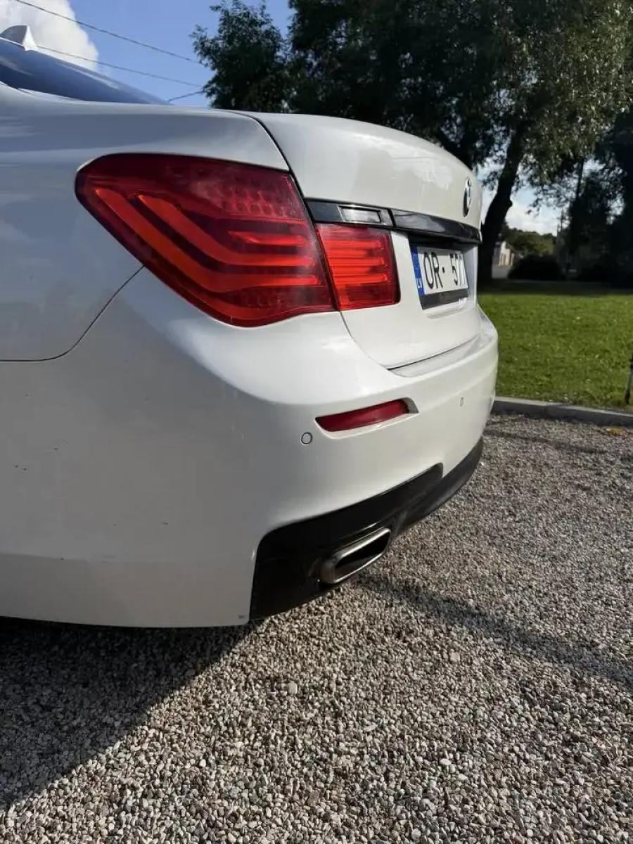 White BMW 730 2011 in Ventspils, with an engine capacity of 3.00 L and mileage of 383 thousand km for 12490 €, photo 29 on AUTOMOTO.COM.LV