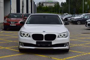 White BMW 730 2013 in Vilnius, with an engine capacity of 2.99 L and mileage of 283 thousand km for 11900 €, photo 3 on AUTOMOTO.COM.LV