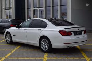 White BMW 730 2013 in Vilnius, with an engine capacity of 2.99 L and mileage of 283 thousand km for 11900 €, photo 7 on AUTOMOTO.COM.LV