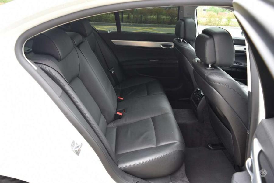 White BMW 730 2013 in Vilnius, with an engine capacity of 2.99 L and mileage of 283 thousand km for 11900 €, photo 13 on AUTOMOTO.COM.LV
