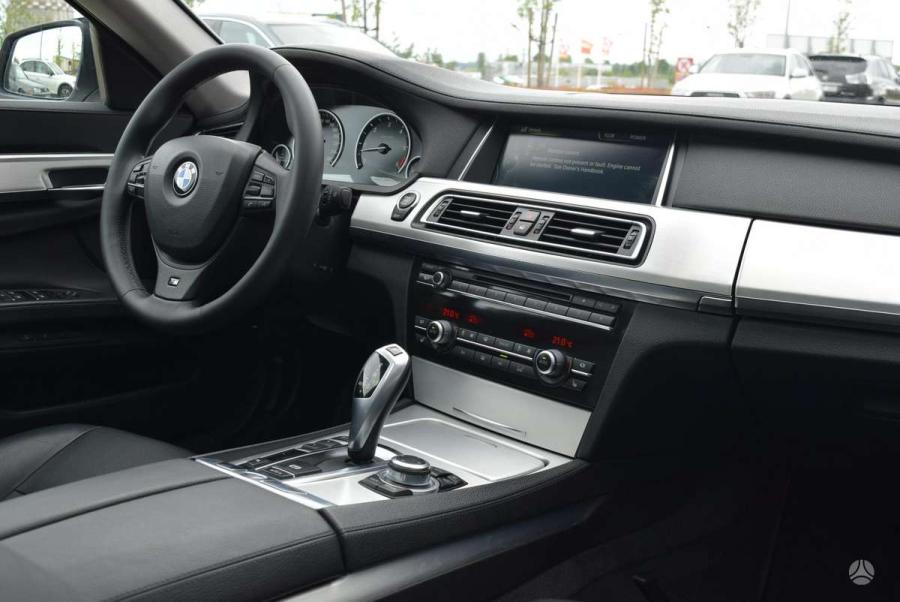 White BMW 730 2013 in Vilnius, with an engine capacity of 2.99 L and mileage of 283 thousand km for 11900 €, photo 14 on AUTOMOTO.COM.LV