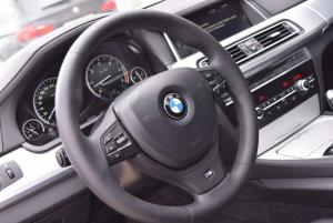 White BMW 730 2013 in Vilnius, with an engine capacity of 2.99 L and mileage of 283 thousand km for 11900 €, photo 17 on AUTOMOTO.COM.LV