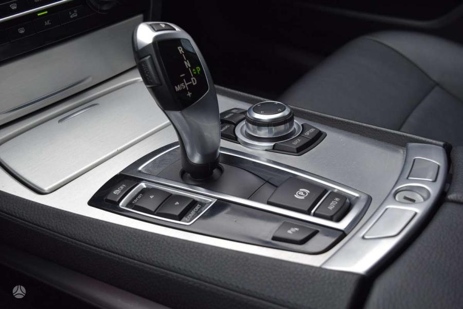 White BMW 730 2013 in Vilnius, with an engine capacity of 2.99 L and mileage of 283 thousand km for 11900 €, photo 21 on AUTOMOTO.COM.LV