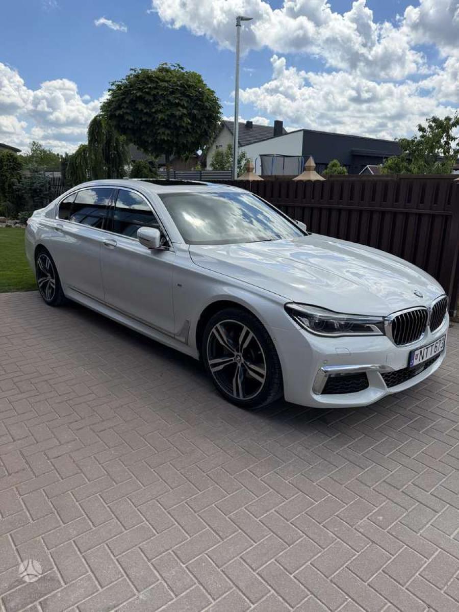 White BMW 730 2017 in Siauliai, with an engine capacity of 2.99 L and mileage of 504 thousand km for 21000 €, photo 3 on AUTOMOTO.COM.LV