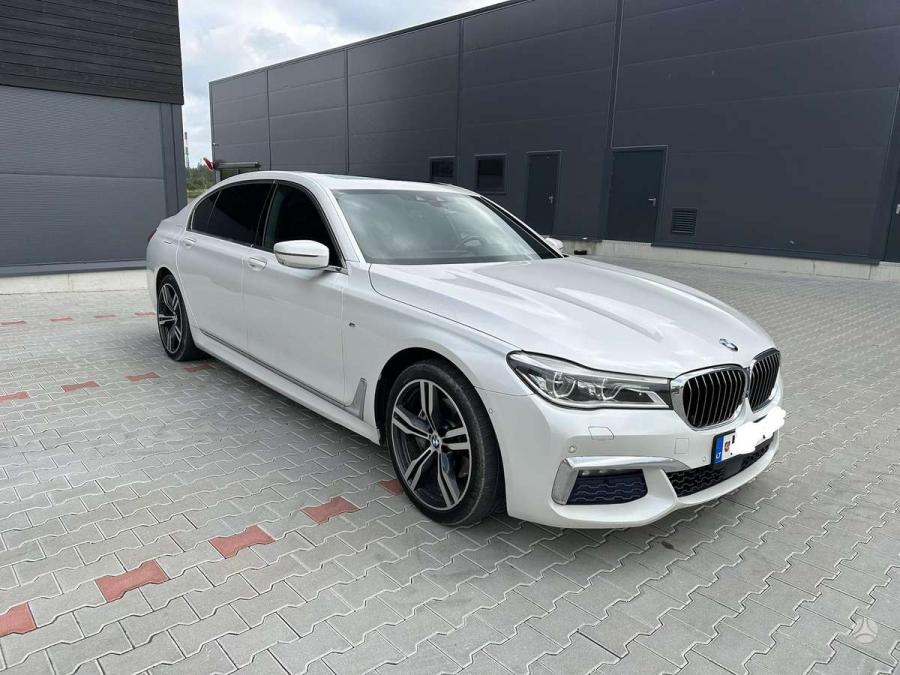 White BMW 730 2017 in Siauliai, with an engine capacity of 2.99 L and mileage of 504 thousand km for 21000 €, photo 7 on AUTOMOTO.COM.LV