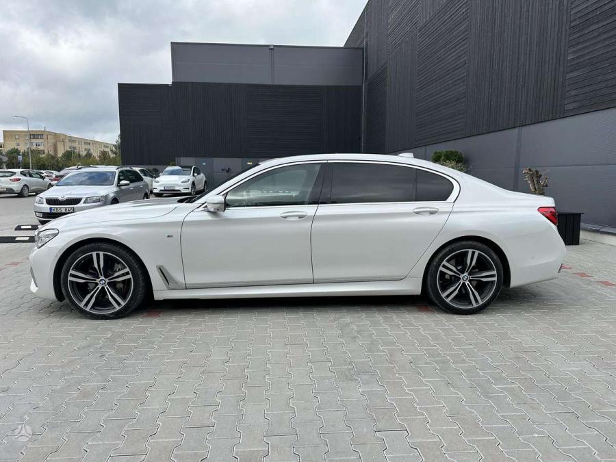White BMW 730 2017 in Siauliai, with an engine capacity of 2.99 L and mileage of 504 thousand km for 21000 €, photo 9 on AUTOMOTO.COM.LV