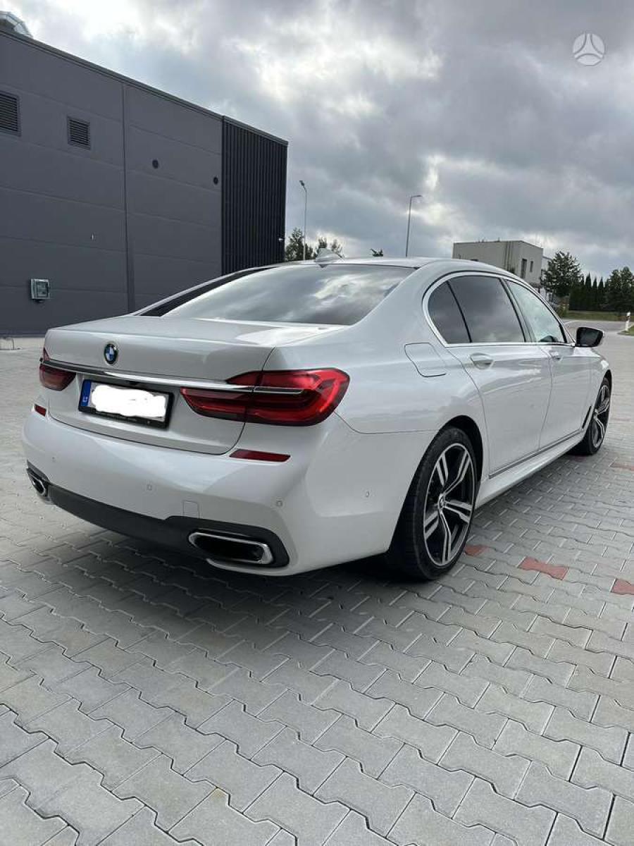 White BMW 730 2017 in Siauliai, with an engine capacity of 2.99 L and mileage of 504 thousand km for 21000 €, photo 13 on AUTOMOTO.COM.LV