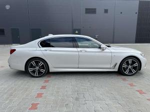 White BMW 730 2017 in Siauliai, with an engine capacity of 2.99 L and mileage of 504 thousand km for 21000 €, photo 14 on AUTOMOTO.COM.LV