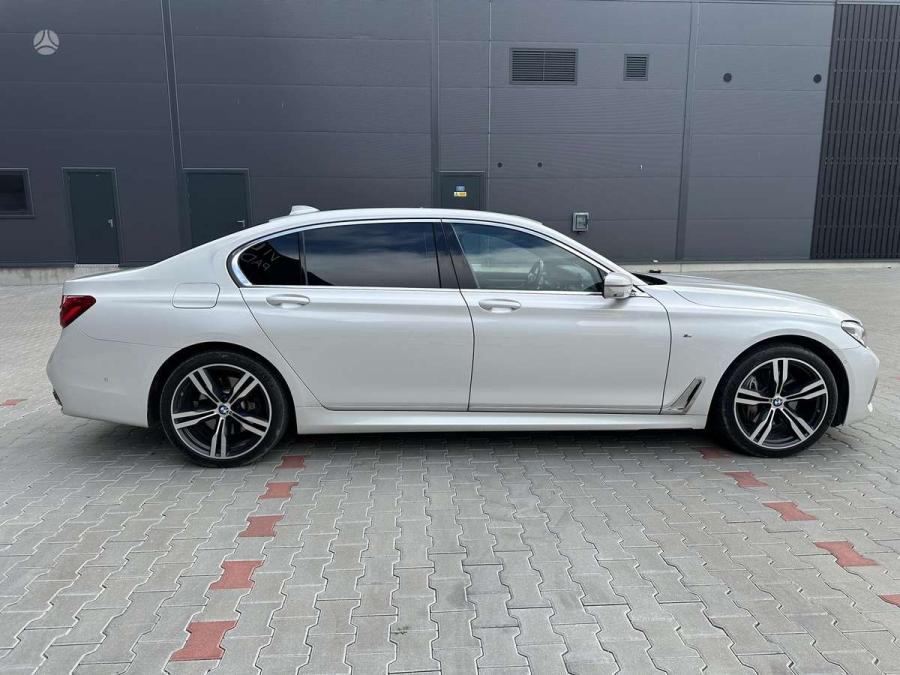 White BMW 730 2017 in Siauliai, with an engine capacity of 2.99 L and mileage of 504 thousand km for 21000 €, photo 14 on AUTOMOTO.COM.LV
