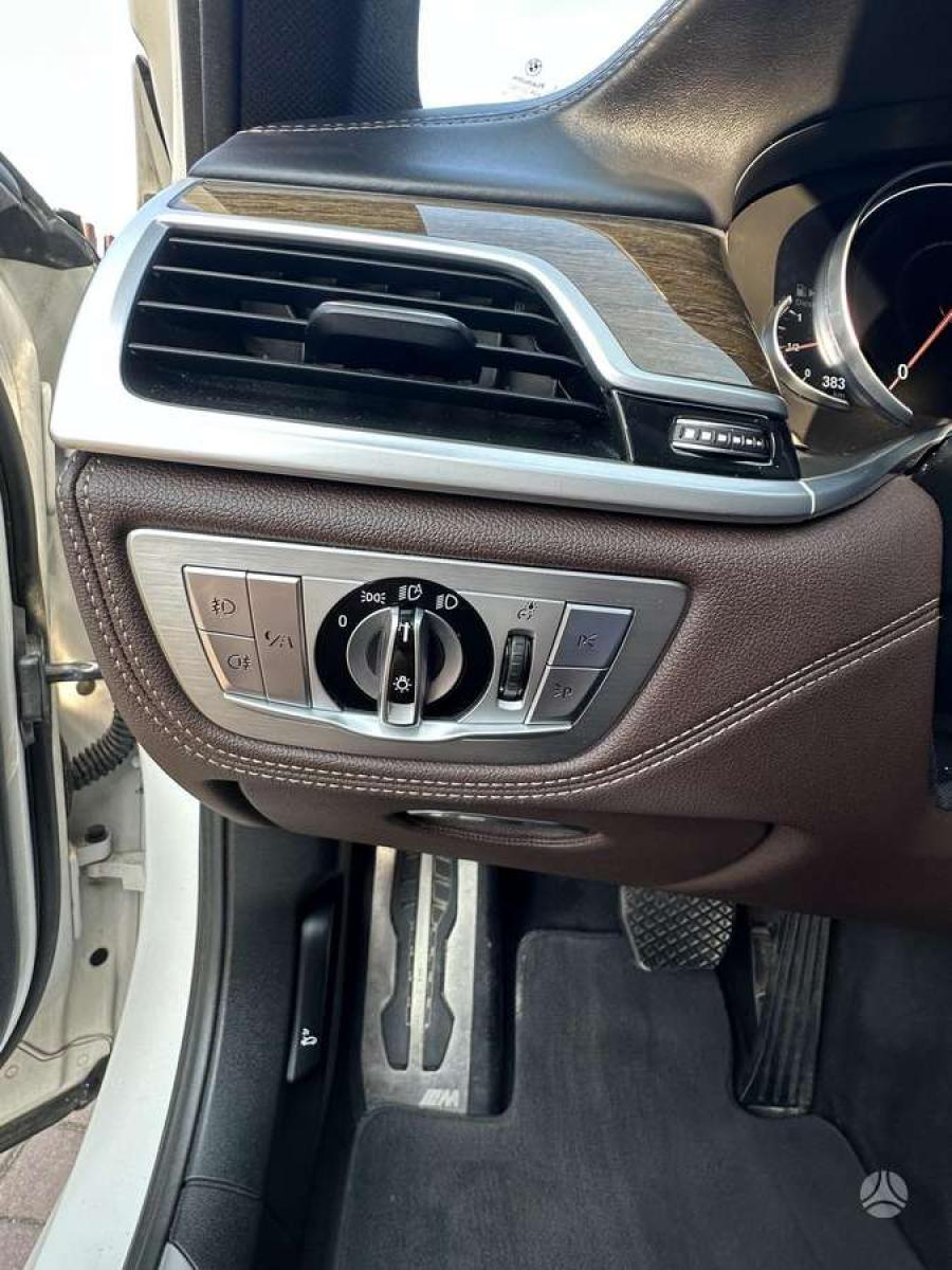 White BMW 730 2017 in Siauliai, with an engine capacity of 2.99 L and mileage of 504 thousand km for 21000 €, photo 22 on AUTOMOTO.COM.LV