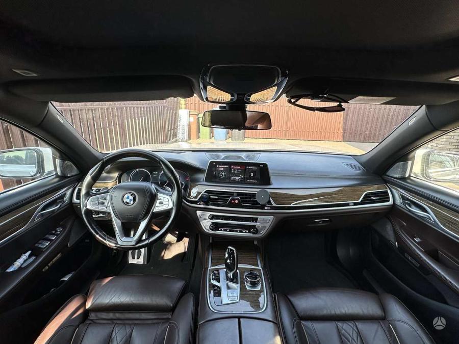White BMW 730 2017 in Siauliai, with an engine capacity of 2.99 L and mileage of 504 thousand km for 21000 €, photo 23 on AUTOMOTO.COM.LV