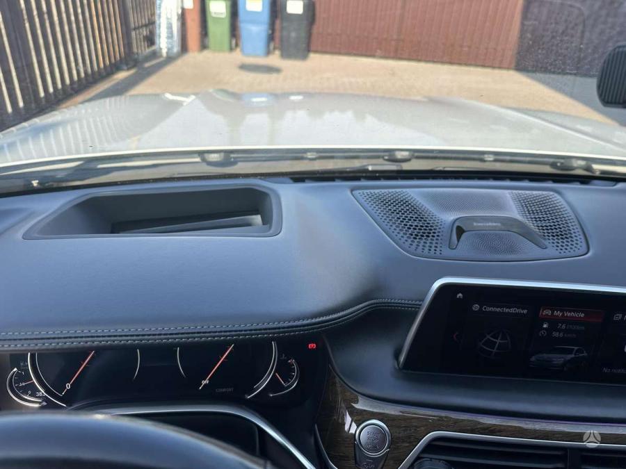 White BMW 730 2017 in Siauliai, with an engine capacity of 2.99 L and mileage of 504 thousand km for 21000 €, photo 25 on AUTOMOTO.COM.LV