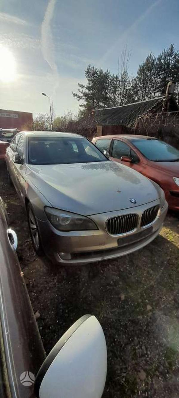 Yellow BMW 730 2009 in Pasvalys, with an engine capacity of 3.00 L and mileage of 290 thousand km for 4200 €, photo 1 on AUTOMOTO.COM.LV