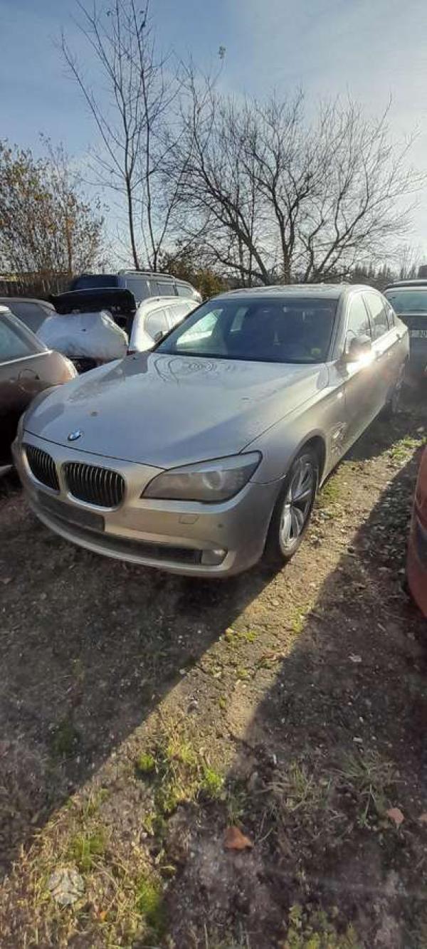 Yellow BMW 730 2009 in Pasvalys, with an engine capacity of 3.00 L and mileage of 290 thousand km for 4200 €, photo 2 on AUTOMOTO.COM.LV