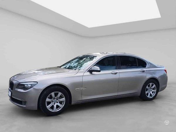 Yellow BMW 730 2009 in Vilnius, with an engine capacity of 3.00 L and mileage of 252 thousand km for 10290 €, photo 1 on AUTOMOTO.COM.LV