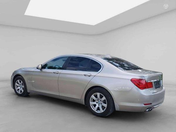 Yellow BMW 730 2009 in Vilnius, with an engine capacity of 3.00 L and mileage of 252 thousand km for 10290 €, photo 3 on AUTOMOTO.COM.LV